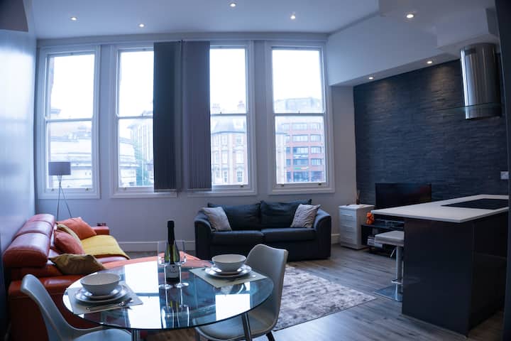 Spacious Apartment In City Centre - Free Parking - Nottingham Trent University