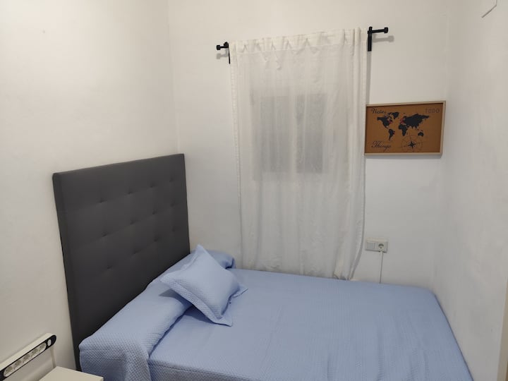 Room Near Camp Nou And From The City Center - L'Hospitalet de Llobregat