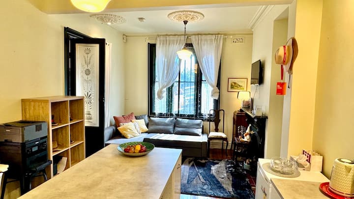 Cute & Bright Heritage Apartment - Randwick
