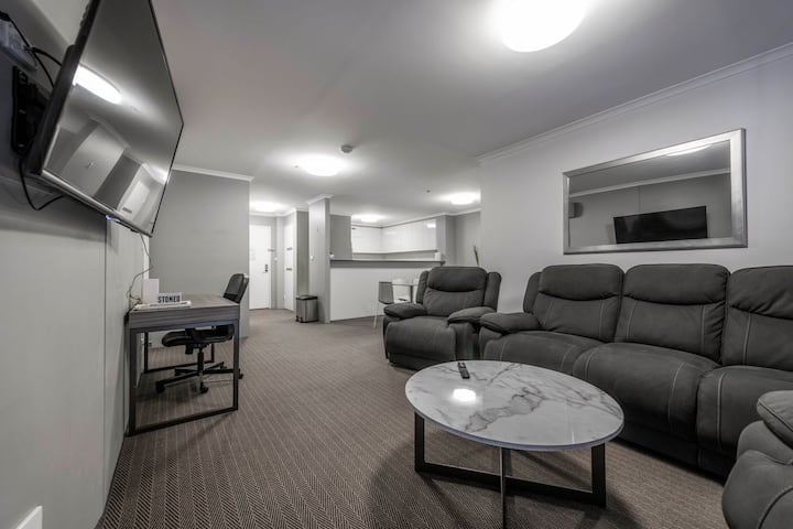 Braddon Bliss: Sleek Apartment Near Attractions - Canberra