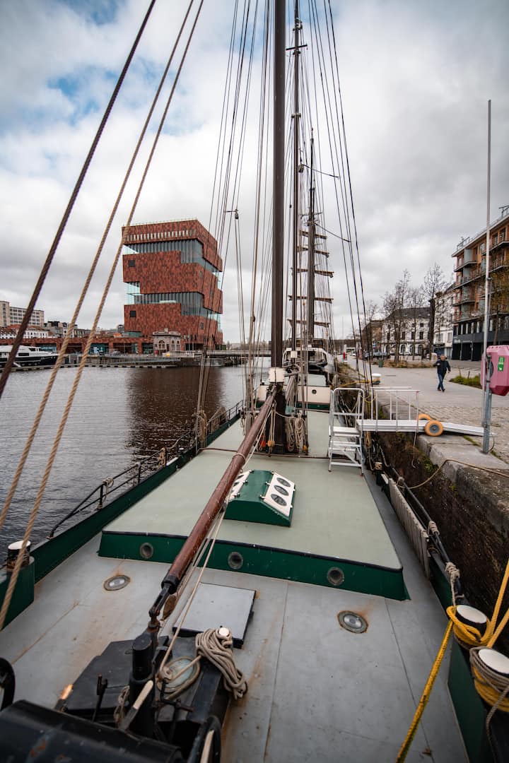 Cosy Ship Auwe Neel Antwerp Belgium - Antwerp
