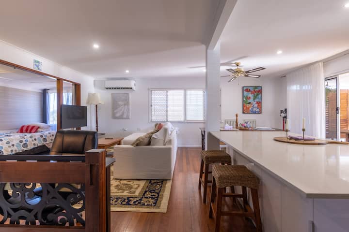 Serene Loft- Close To Airport/ Free Garage Parking - Virginia