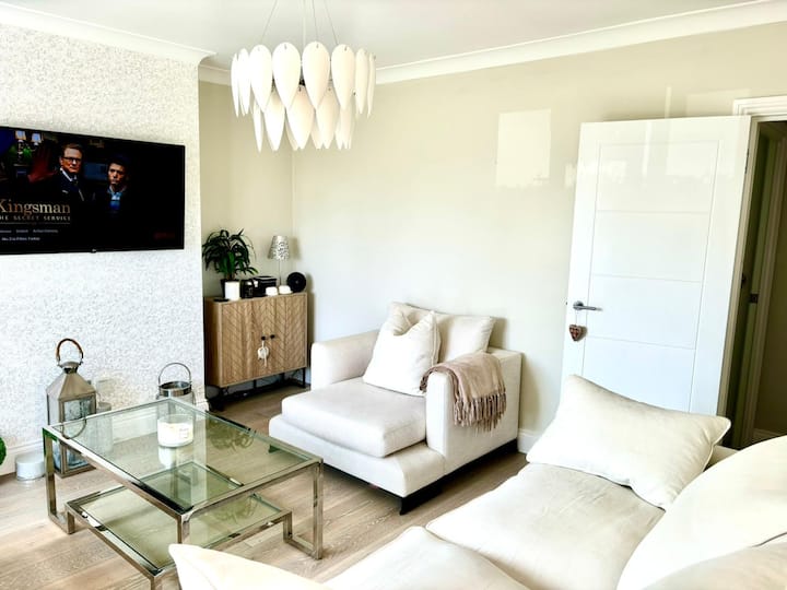 Stylish 2 Bed Flat Brentwood - Brentwood