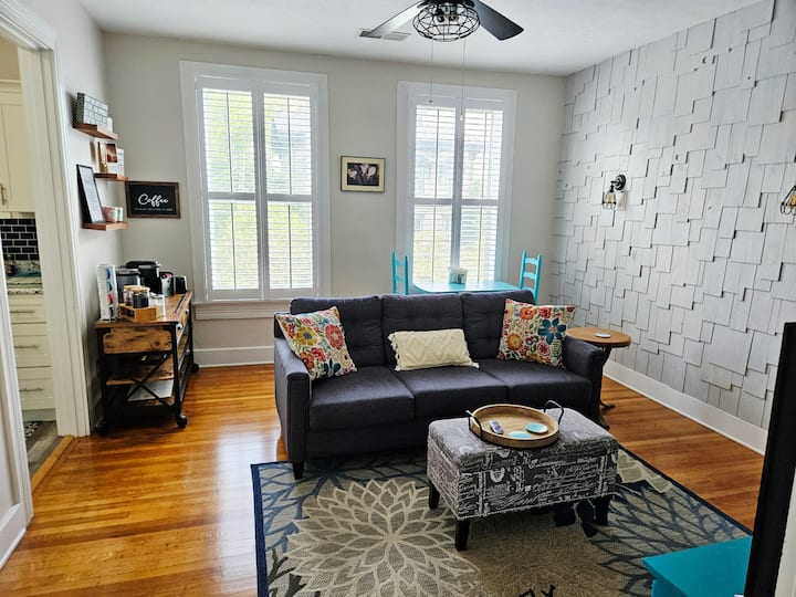 Cozy Apartment On Manson Row - New Albany, IN