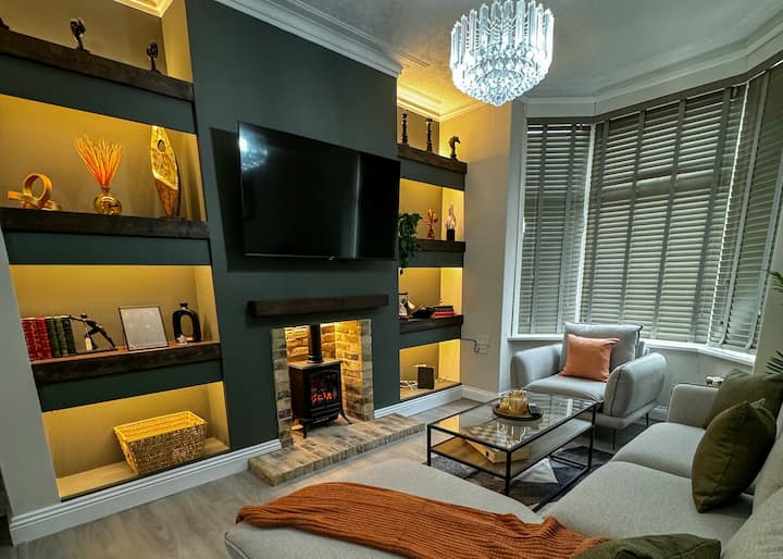 4 Bed House, Central W/parking - York