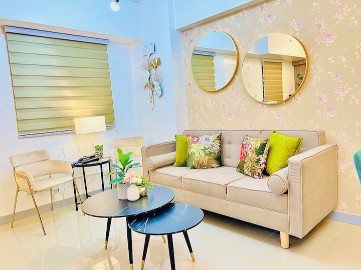 Luxe 2br Suite |Atrium|full Ac|games|karaoke - Manila