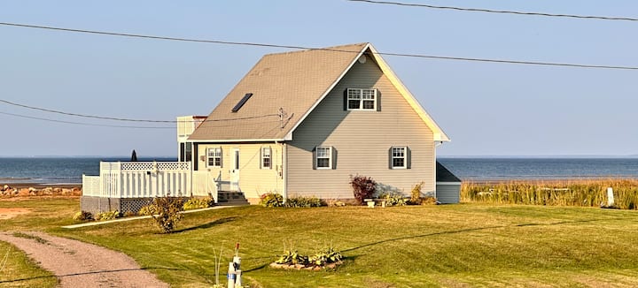 Reflections Beach Front Cottage - Prince Edward Island