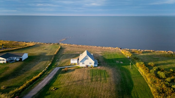 Reflections Ocean Front Cottage - Prince Edward Island