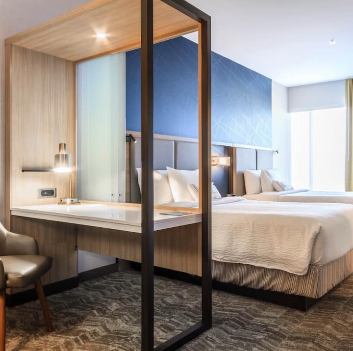 Marina 2 Queen Suite W/ Parking & Breakfast - Monterey, CA