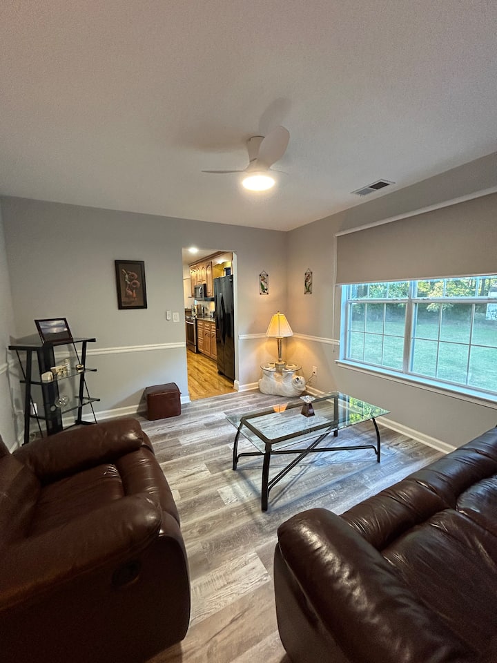 Buford Bright & Comfortable Stay Near Mall Of Ga - ブフォード, GA