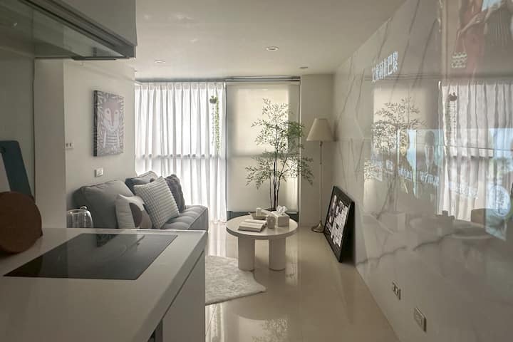 Duchess Fox Loft L Gym L 台北101 | Pool L 夜市|地鐵 |月租 - 臺北