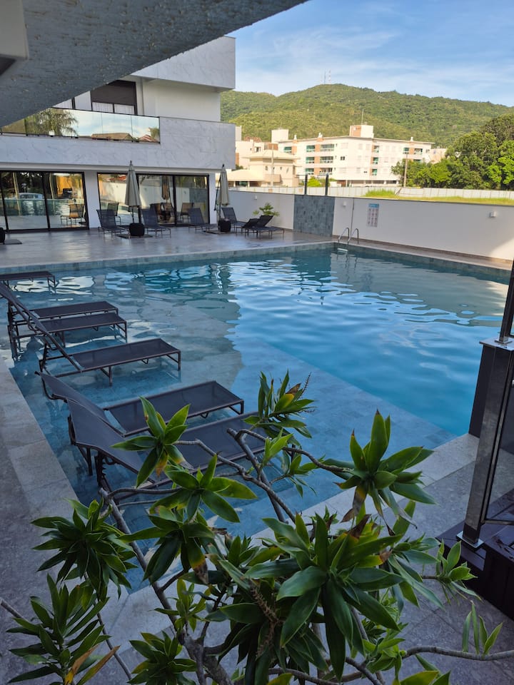 Condomínio Com Piscinas E Sala De Jogos 300m Praia - Governador Celso Ramos