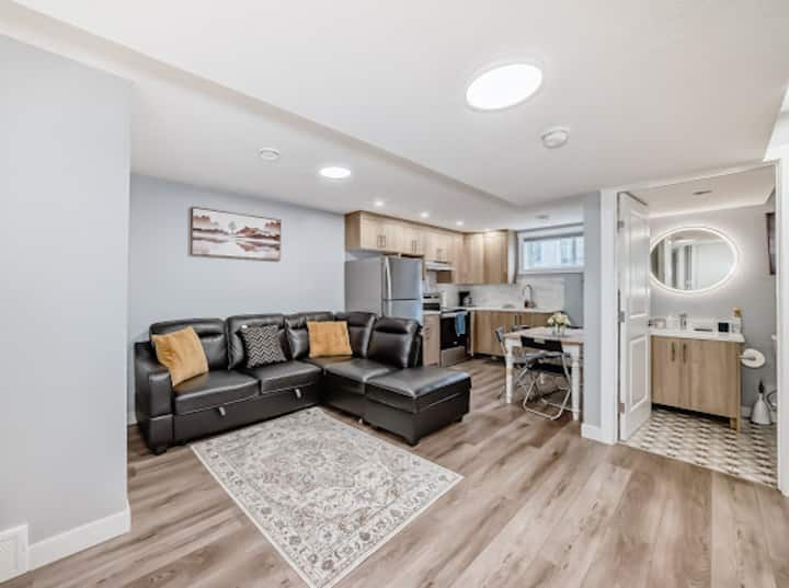 Serene +Spacious + Close To Amenities - Calgary
