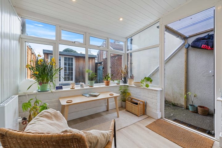 2 Bedroom House Close To City - Chichester