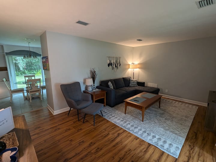 3br Home ~ Near Uf ~ Big Backyard & Hiking Trails - Gainesville, FL