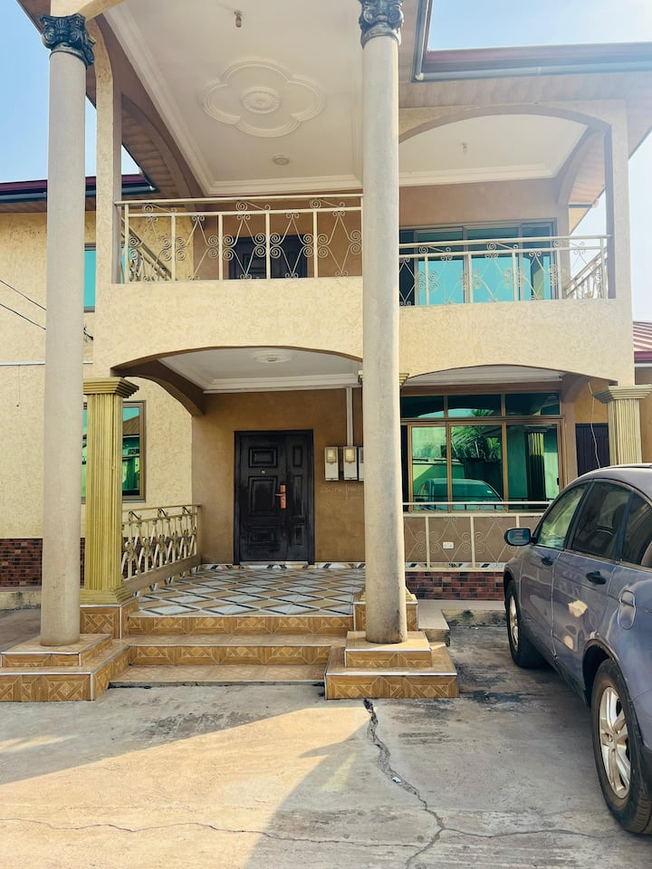 A 6 Bedroom Apartment For Group - Ghana