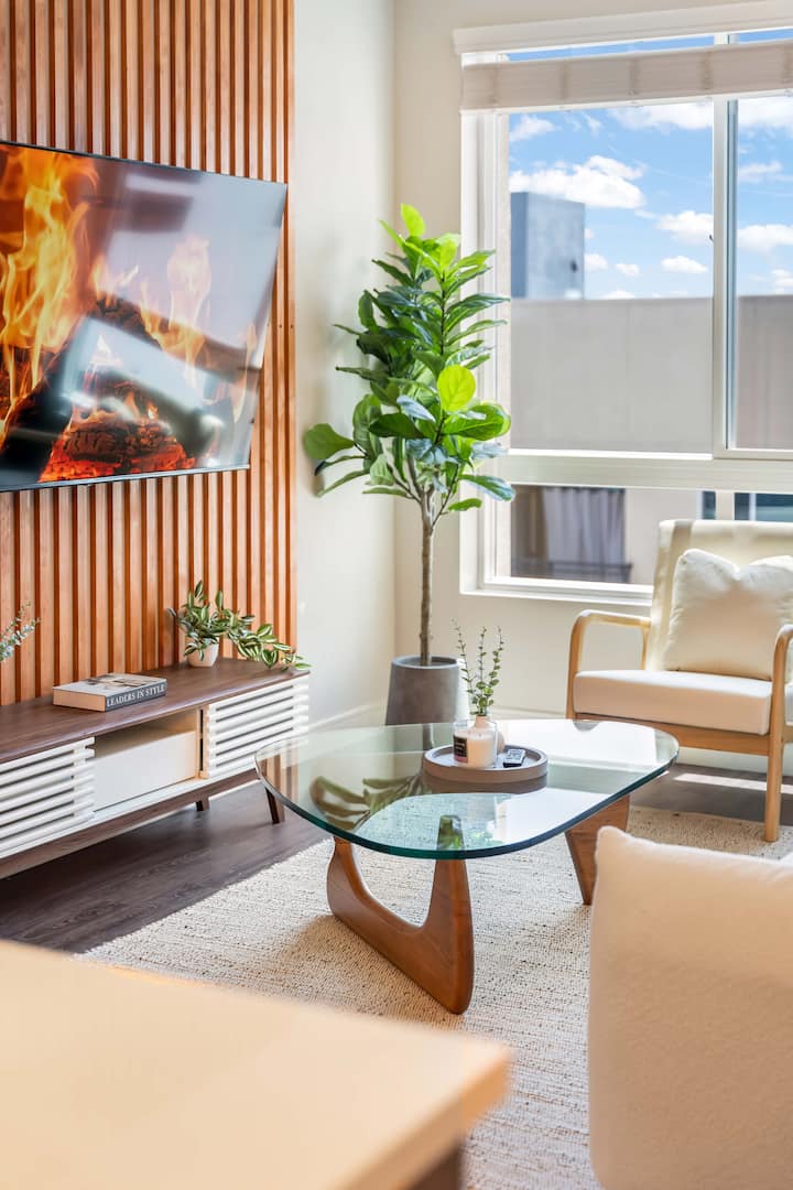 The Sienna - Designer 1br W/ King Bed, Gym, Pool - Irvine, CA