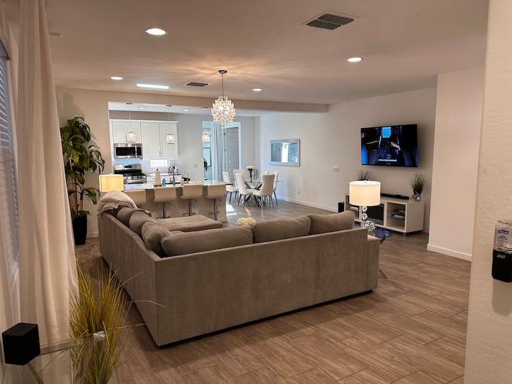 Elegant Home With Private Heated Pool! - Gold Canyon, AZ