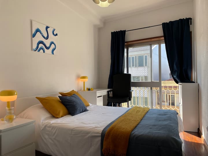 Quarto Casal Com Sacada E Banheiro Privativo Porto - Porto, Portugal