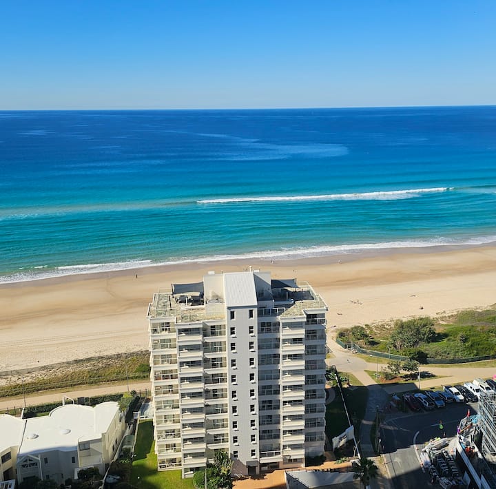 3 Bedroom Broadbeach / Surfers Oceanview Apartment - Broadbeach