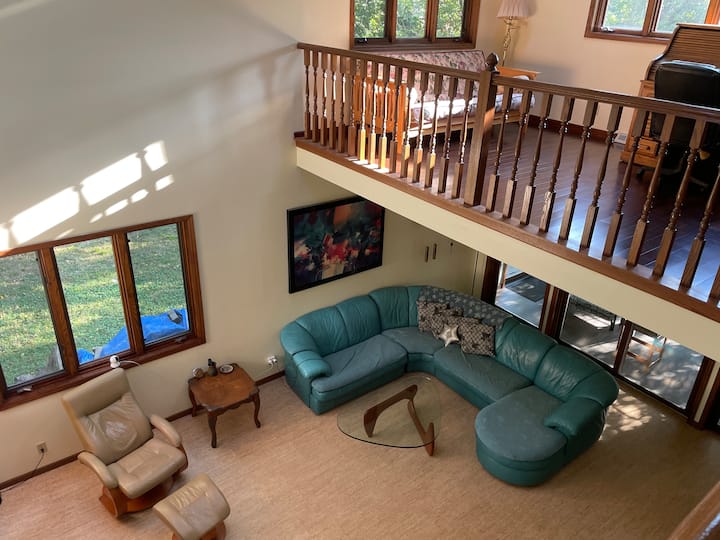 Charming Two Bedrooms House - Waukesha, WI