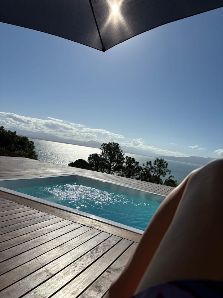 Casa Com Piscina Aquecida, Vista E Acesso A Praia - Governador Celso Ramos