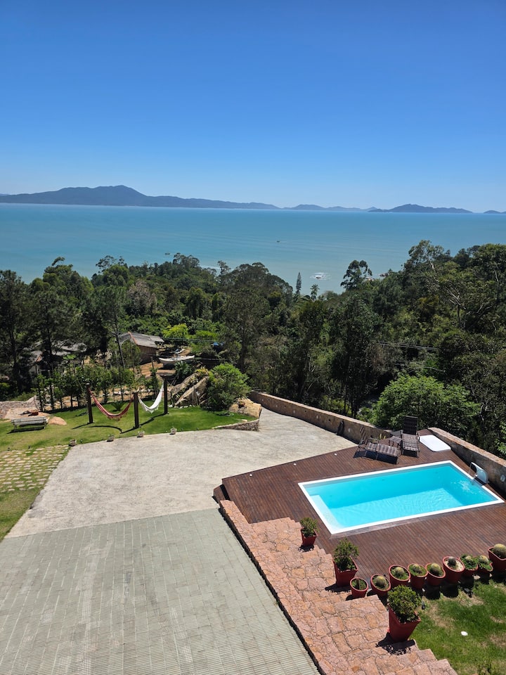 Casa Com Piscina Aquecida, Vista E Acesso A Praia - Governador Celso Ramos