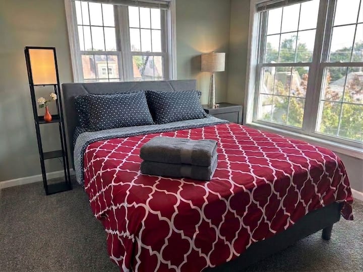 Queen Bed|dedicated Bath|roku Tv - Minneapolis, MN