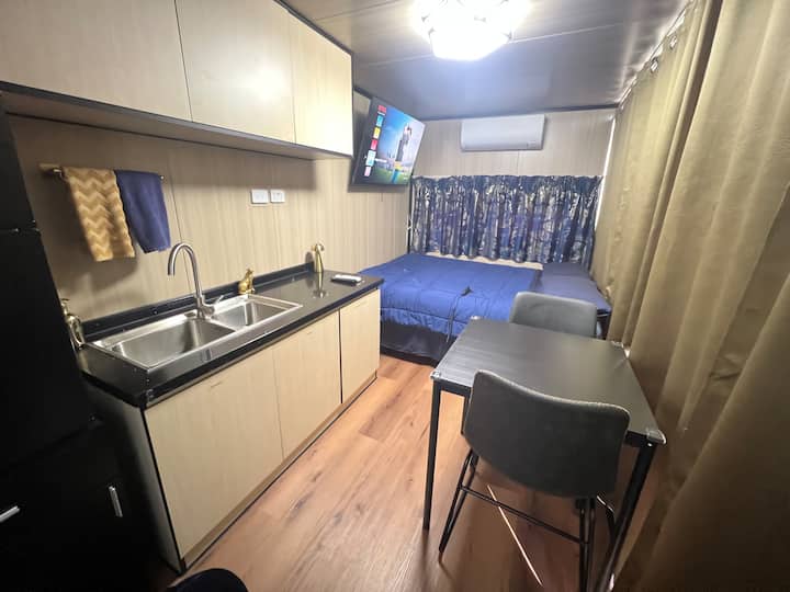 Tiny Home Aircon Electric Queen Bed 
Free Parking - Brisbane