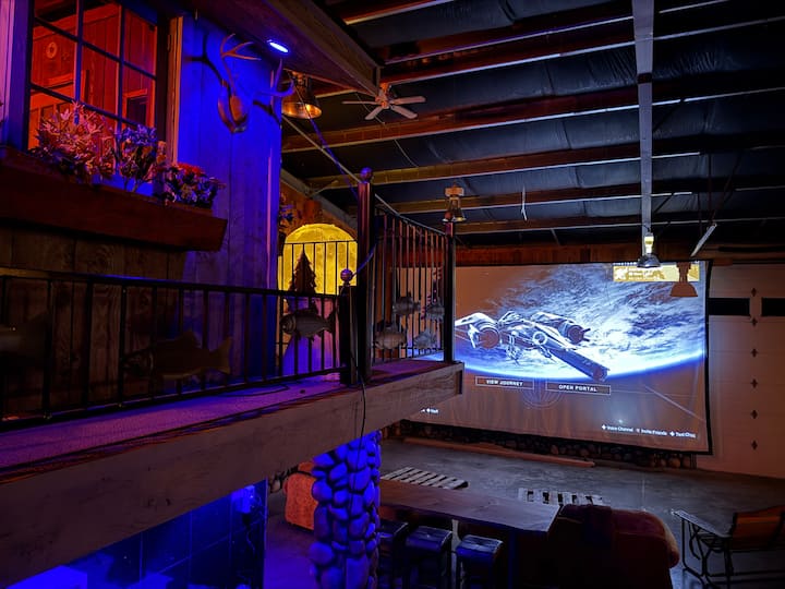 Indoor Cabin Resort W/ 25ft Movie Screen - Scenic Beach State Park, Seabeck