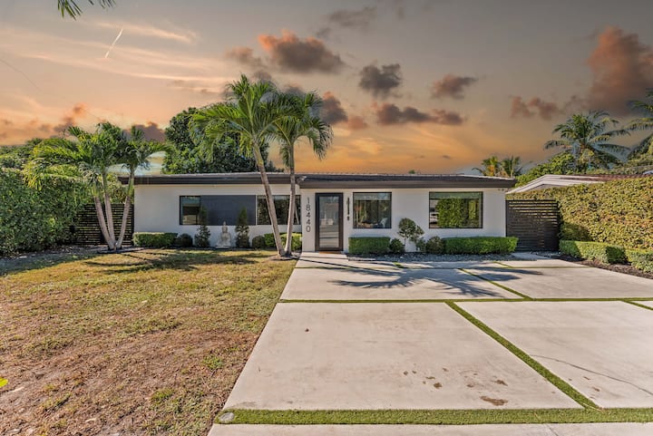 Azure Coastal Breeze • Near Lakes, Golf & Beaches - North Miami Beach, FL