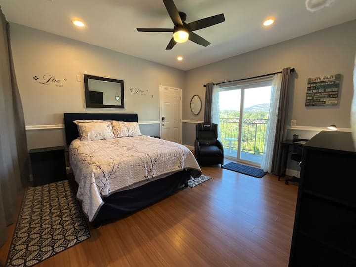 Blissful Escape Rm 1up W/queen Bed (Shared Bath) - Carlsbad, CA