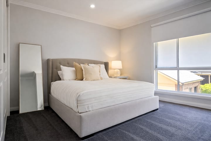 Lumeah Modern Spacious Walkable Wagga Townhouse - Wagga Wagga