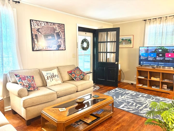 Top Location! Close To Usa, Outdoor Space\fenced! - Mobile, AL