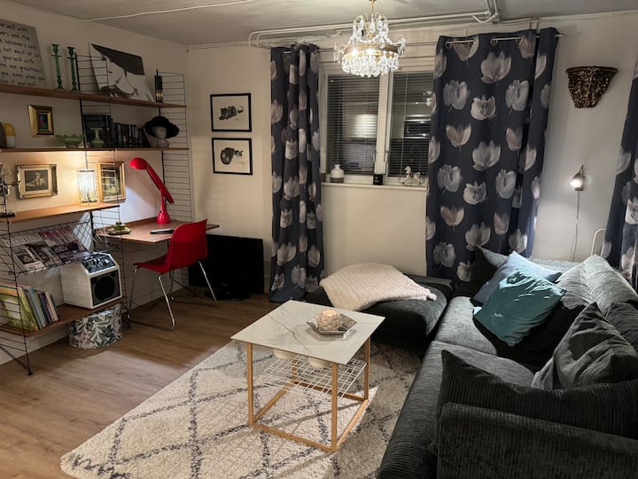 Mysigt Inredd Lägenhet I Villa - Huddinge
