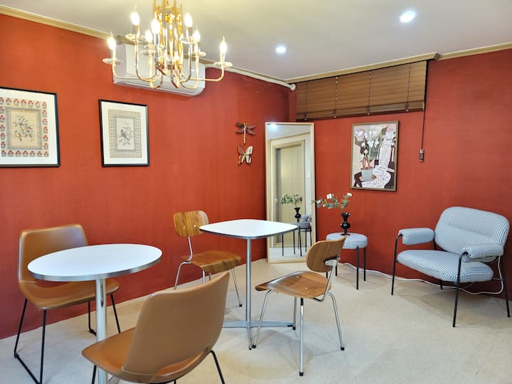 [신규오픈]공덕역 도보 5분/홍대,연세대,서울역/방10, 화장실10, 침대10/독채숙소 - Seoul