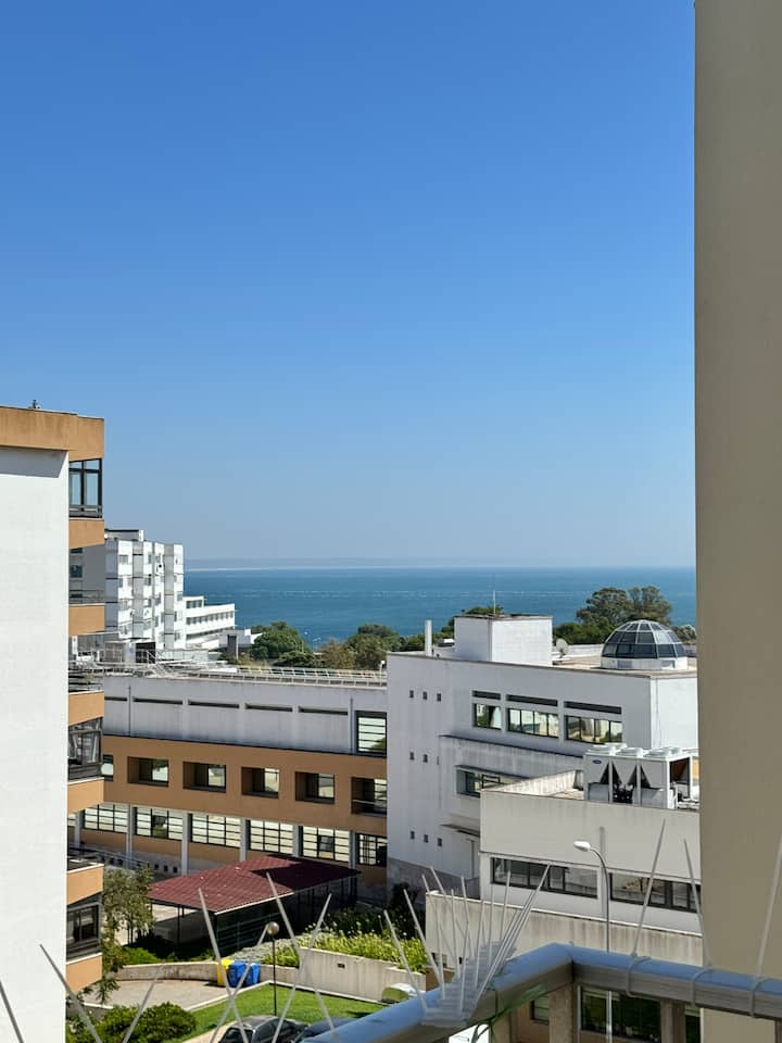 位于Paço De Arcos的海景公寓cozy Room With Balcony - Oeiras