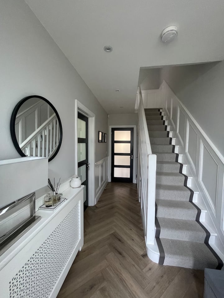 Coastal Dublin Home | Dart & Village At Your Door - Dublin