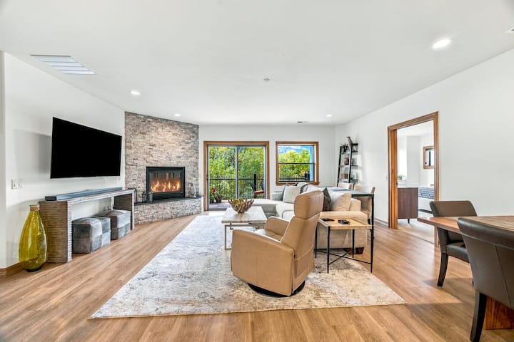 Riverfront Luxury Minutes From Skiing - Edwards, CO