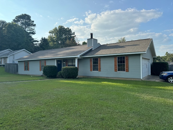 Exclusive Tuscaloosa Home. - Tuscaloosa, AL