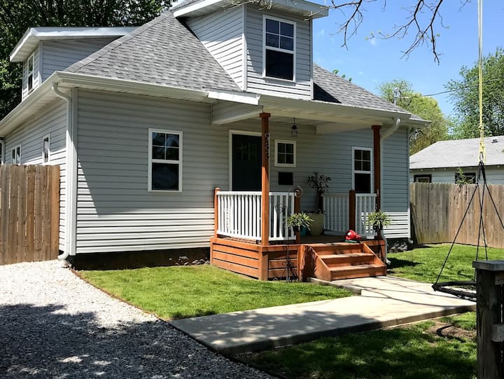 Main St. Retreat : Bike | Hike | Art | Relax - Bentonville, AR