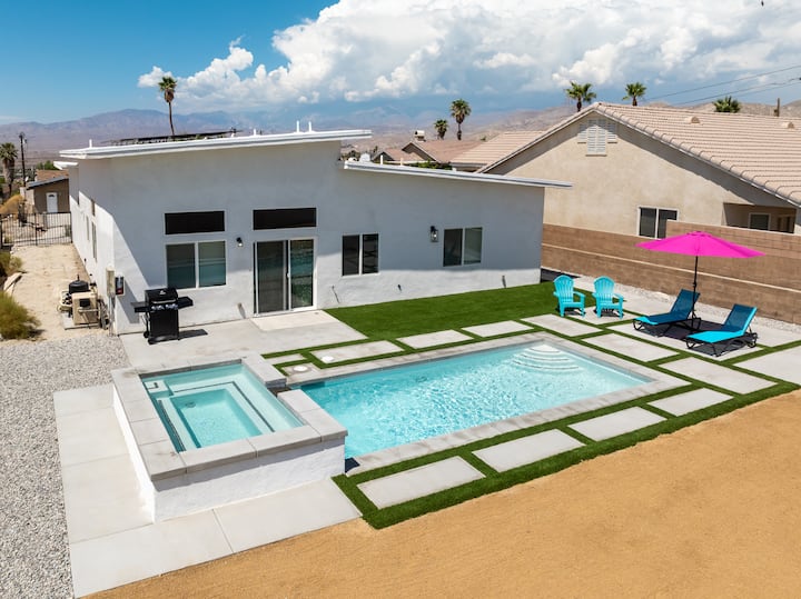 Gorgeous & Extraordinary 4brm House -W/ Pool ! - Desert Hot Springs, CA