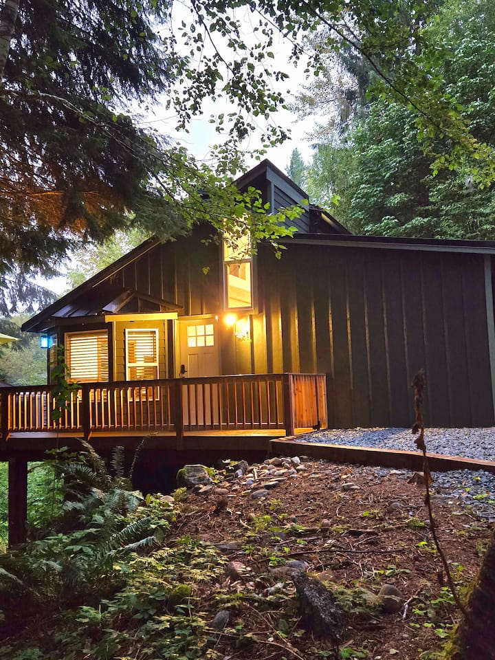 *Dovetail Den - Tranquil With Hot Tub* - Ashford, WA