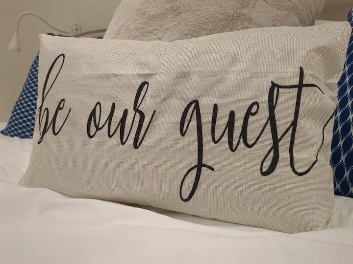 Basement Suite In Bloor West Village - Toronto