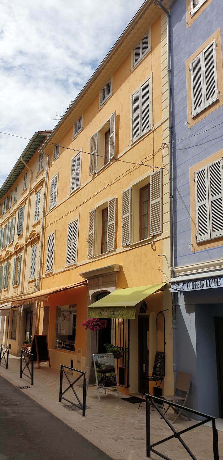 Appartement 2 Pièces Rénové Proche Tous Commerces - Vence