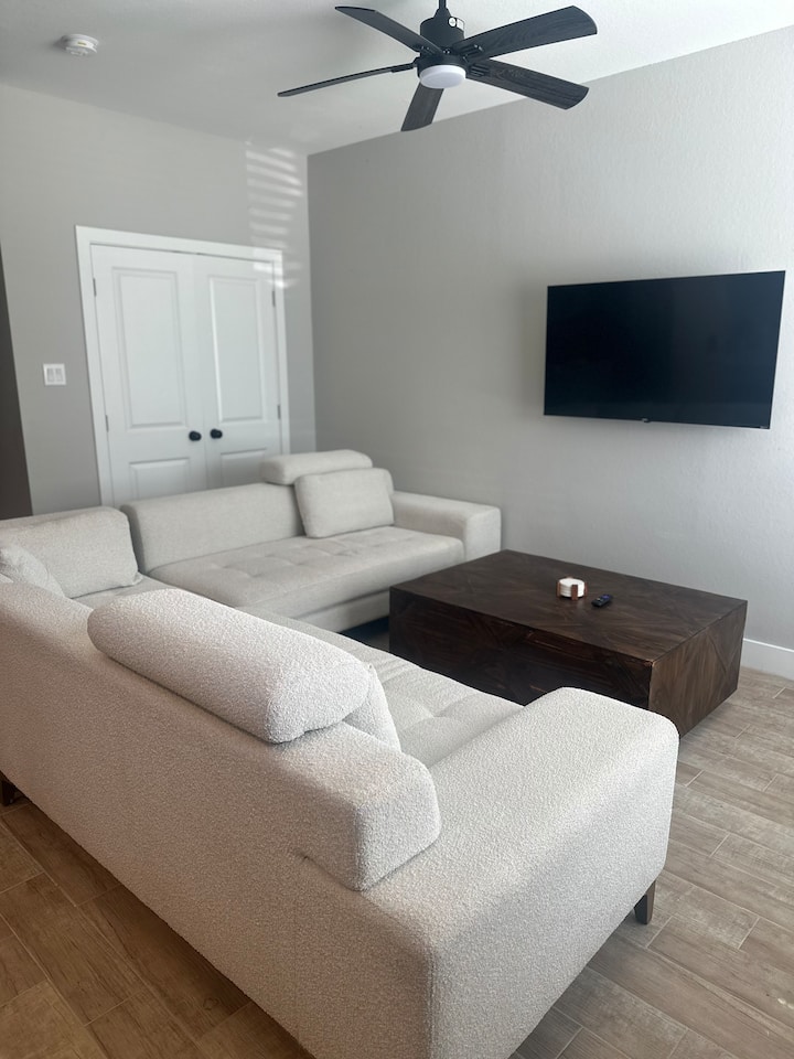 Central 2br Near Ngr & Uh - South Park - Houston