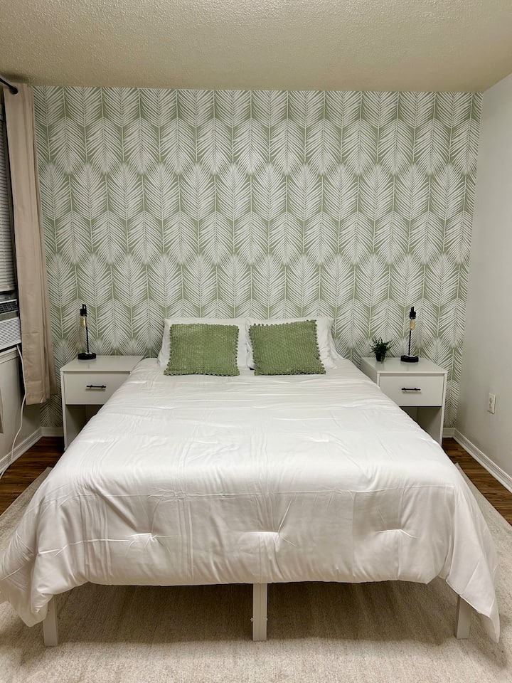 Private Two Floor Unit With Parking Near St. Agnes - Baltimore, MD