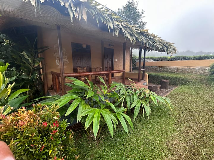 The Hidden Peaks Premium Mud House In Tea Estate - Idukki