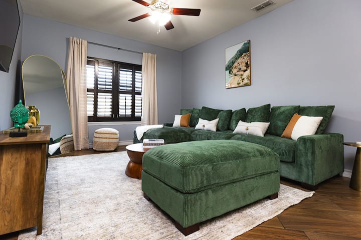 Luxury Central Flat - Laredo, TX