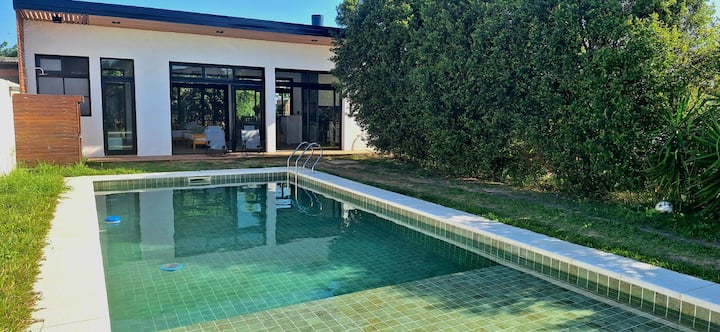 Casa De Un Ambiente Con Quincho Y Pileta - Corrientes